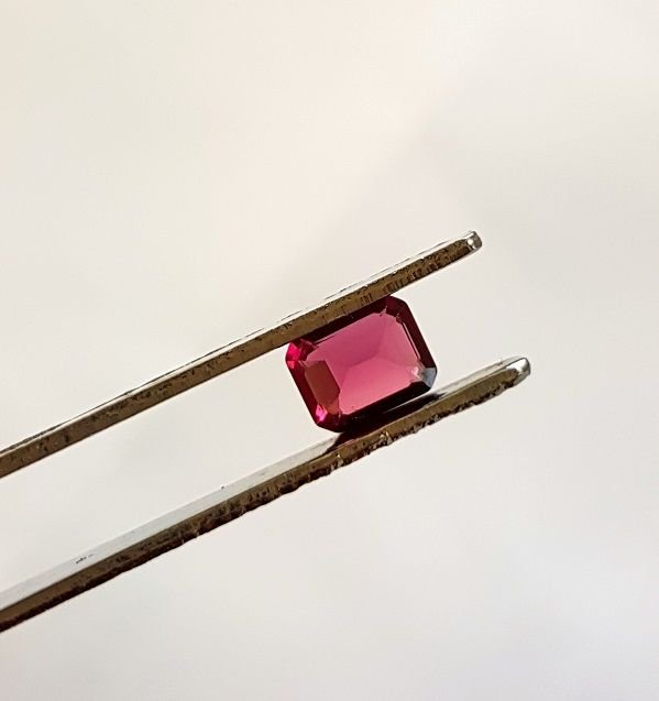 0.65 ct Pyrope-Almandine Garnet – GIA Certified - Gemstones City